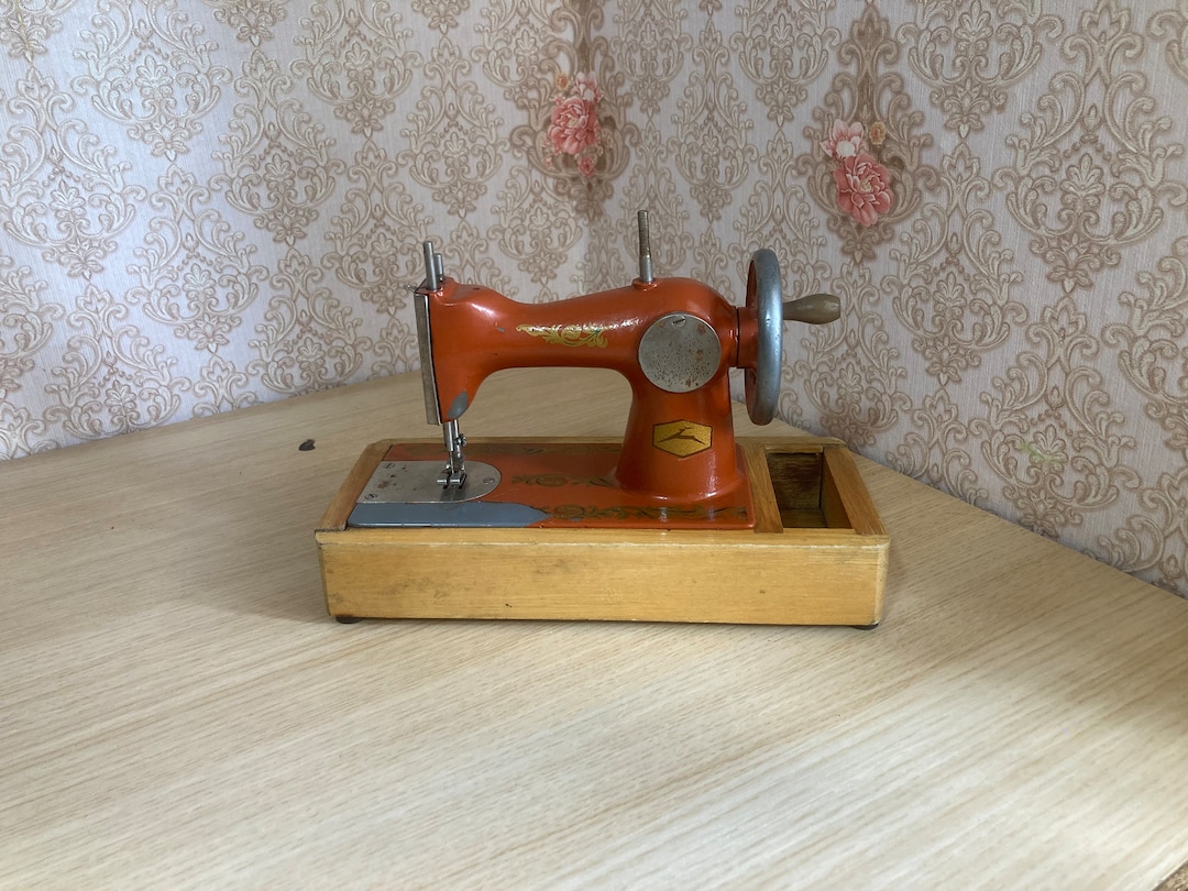 Vintage Sewing Machine. Vintage Toy. Child Sewing Machine.ussr - Etsy