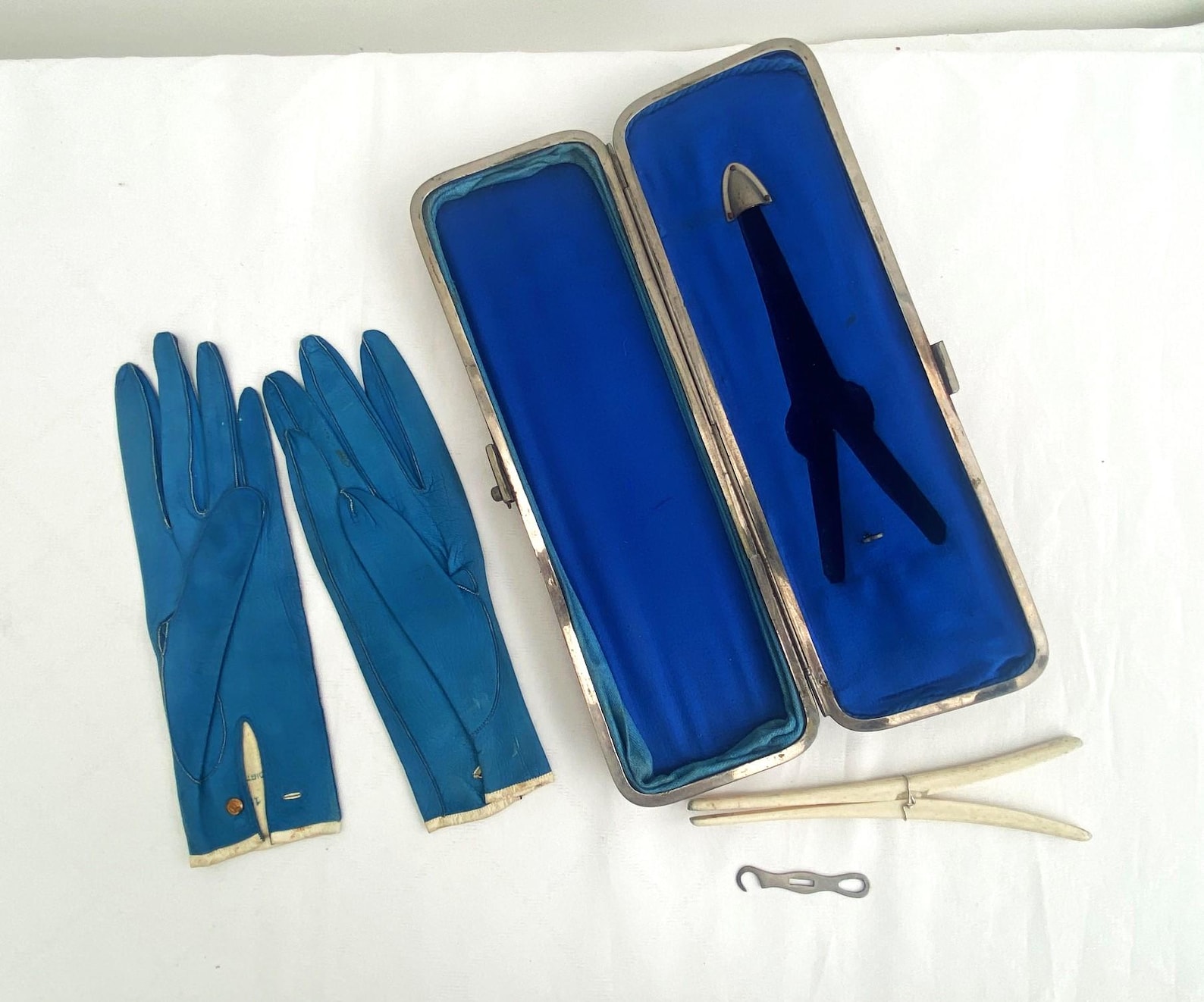 Victorian Leather Expandable / Accordion Glove Case With Gloves and ...