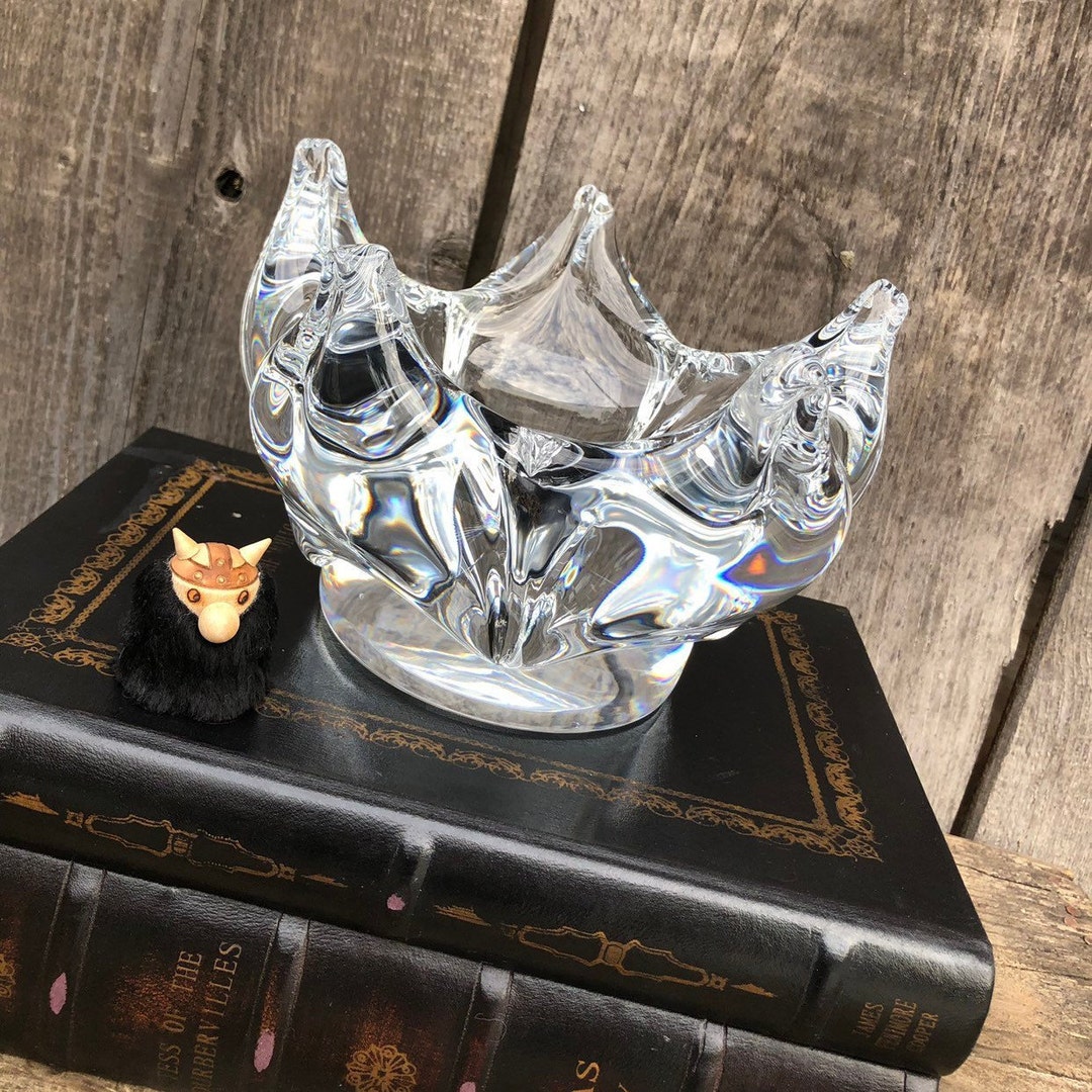 Swedish Kosta Boda Crystal Clear Glass Bowl Lotus Design by Göran and ...