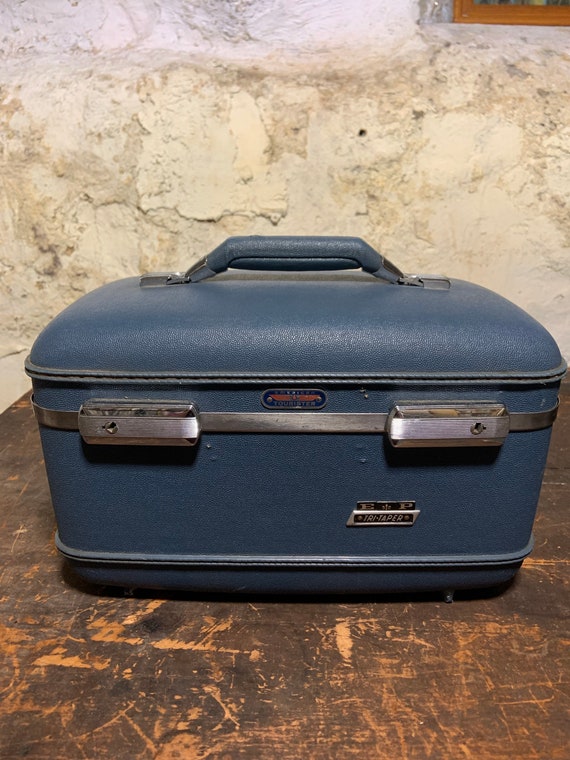 vintage blue train case - Gem