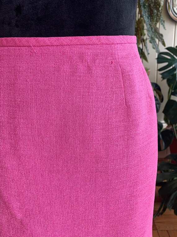 1980s Pink Pencil Skirt with Ruffled Bottom Trim by L… - Gem