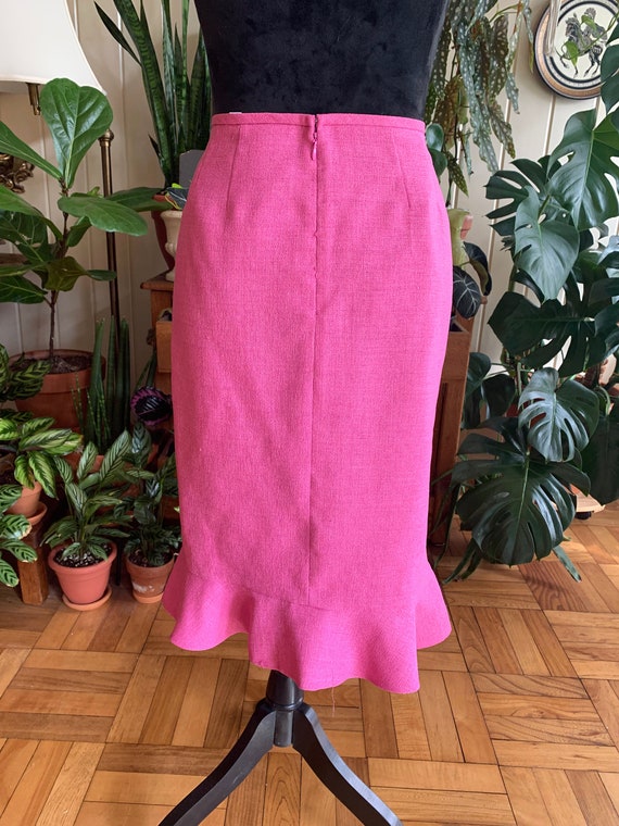 1980s Pink Pencil Skirt with Ruffled Bottom Trim by L… - Gem