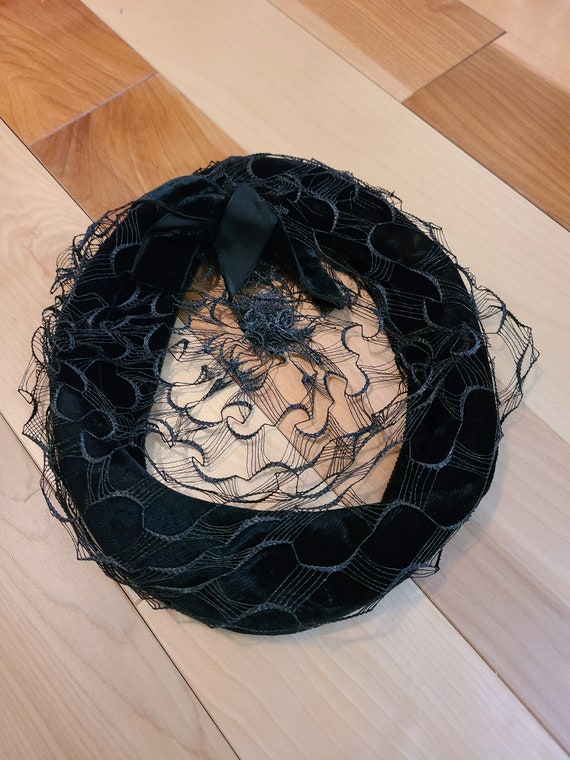 1960 vintage black veiled velvet circlet with intrica… - Gem