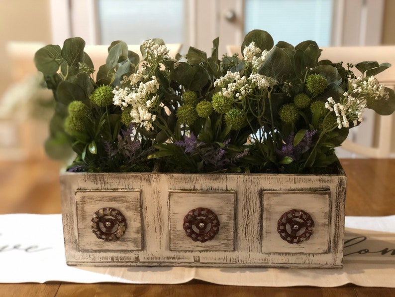 Farmhouse Box Planter - Etsy