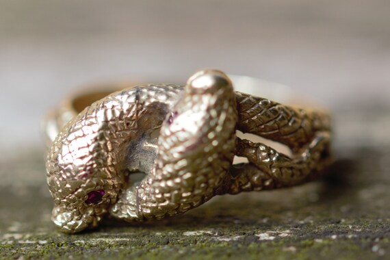 Vintage 9ct gold snake ring with two snakes entwined,… - Gem