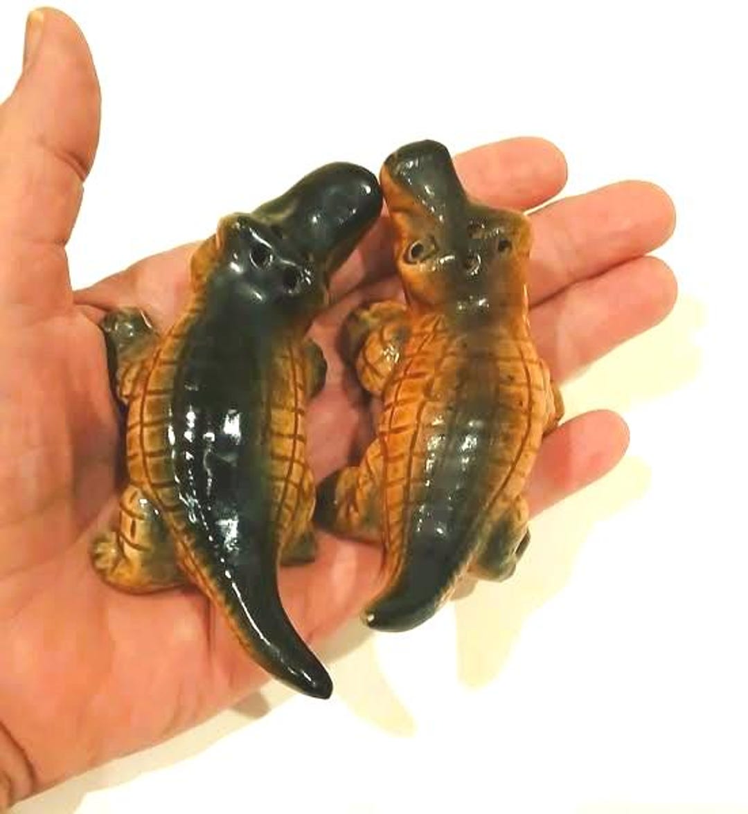 Vintage Porcelain Alligator Salt & Pepper Shakers ~ Crocodile Gator ...