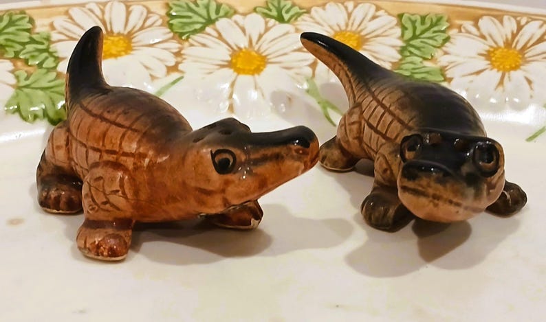 Vintage Porcelain Alligator Salt & Pepper Shakers ~ Crocodile Gator ...