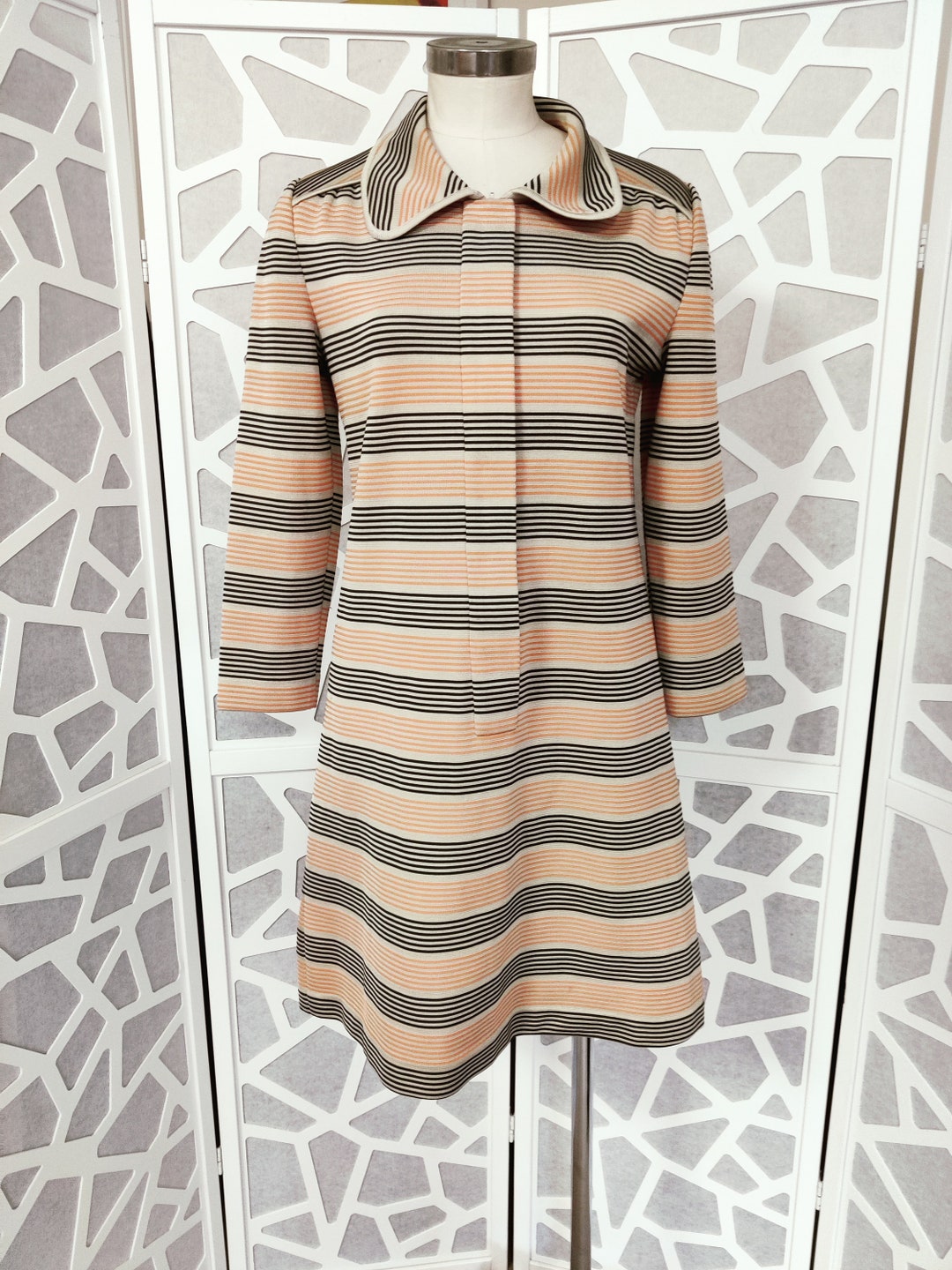 1970s Horizontal Ribbed Crimplene Peach Black Beige Shift Dress Round ...