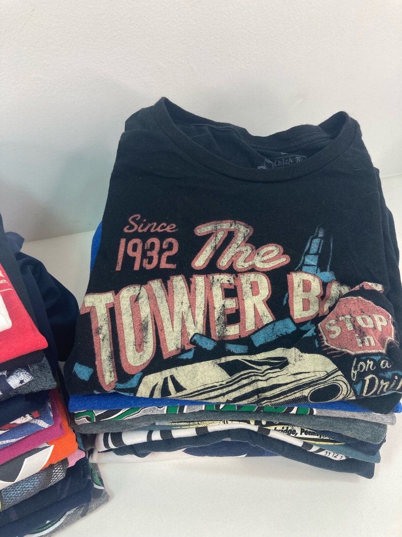 25 Random Graphic T-shirt / Lot of 25 Random Graphic Shirts Included ...