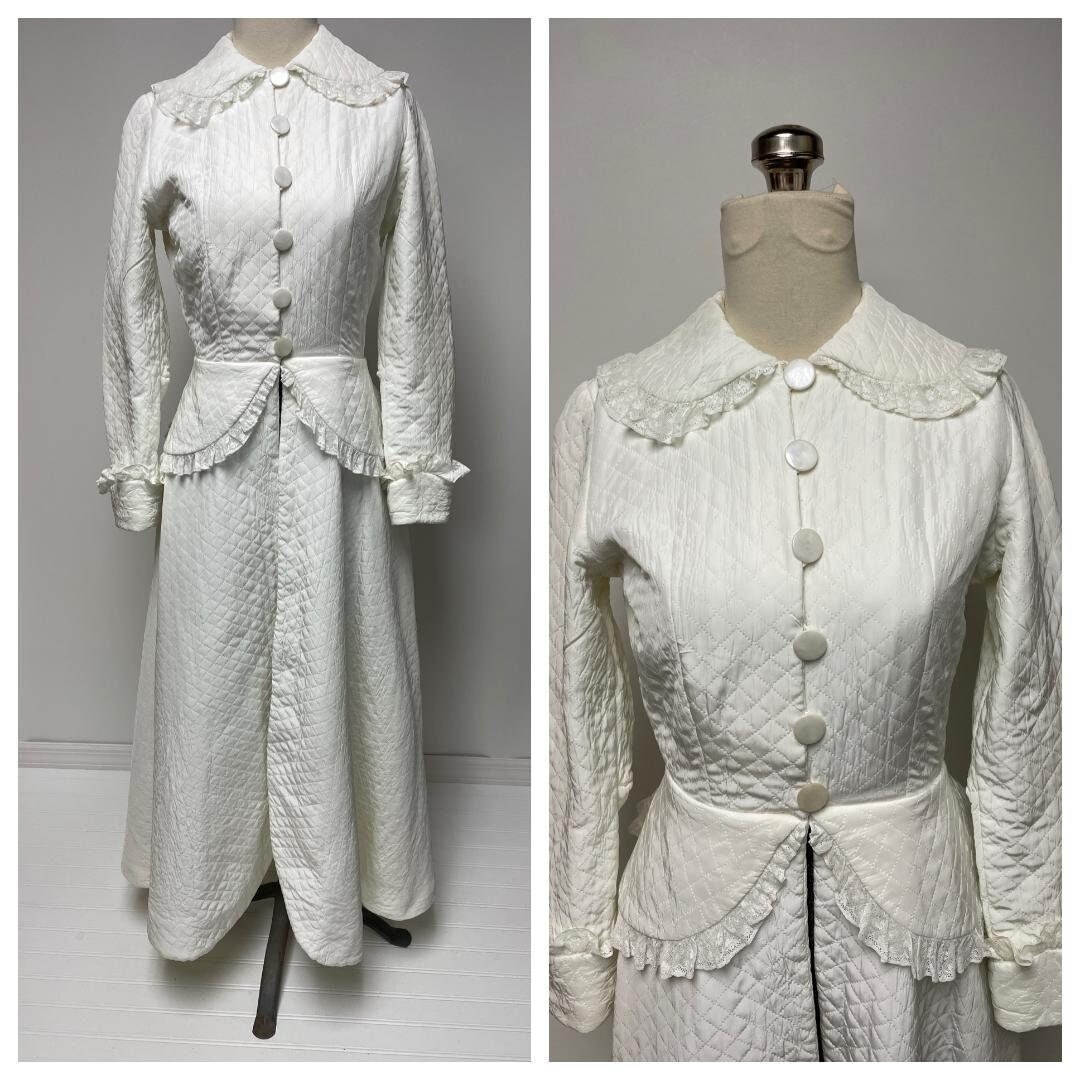 1950's White Quilted Lounging Robe | Buttoned Front Bodice | Lace ...