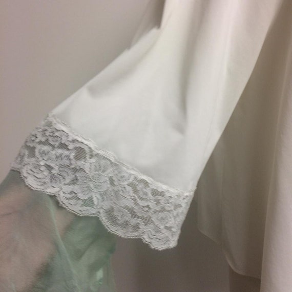 1960's Nylon Bed Jacket | White, Lace Trim | Pink Ros… - Gem