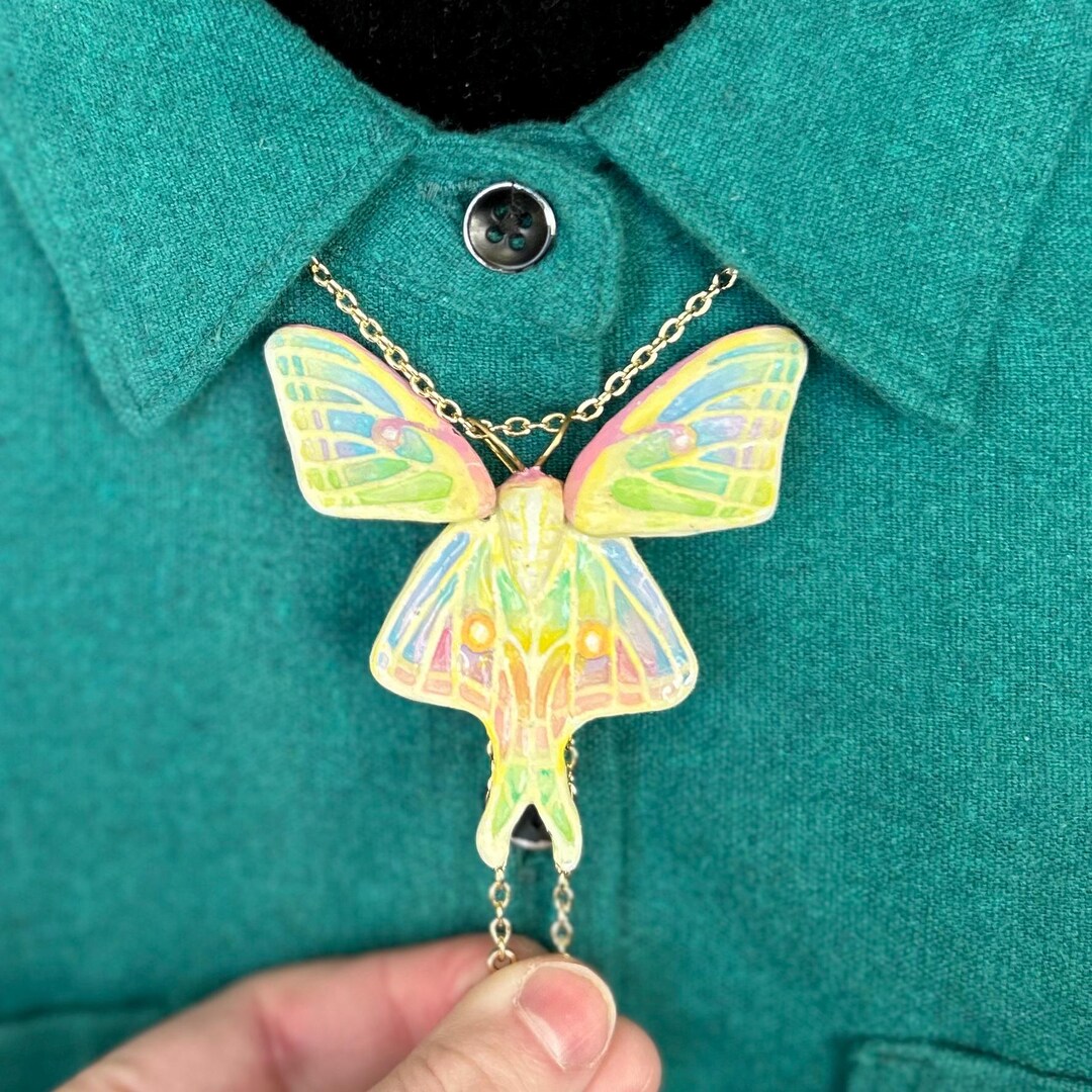 Flapping Moth Necklace! Fluttering Death's Head Moth Fidget Necklace ...
