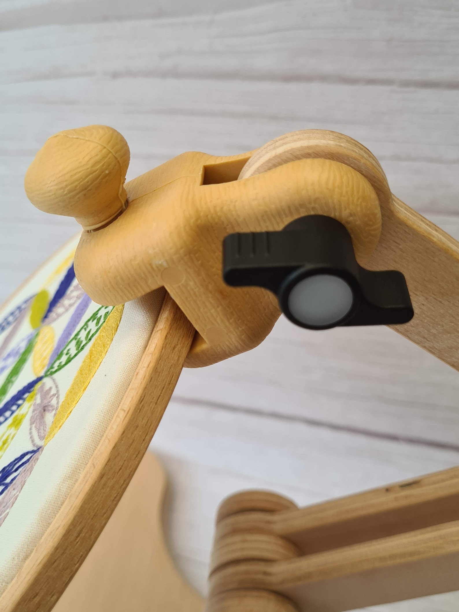 Nurge Adjustable Embroidery Seat Stand, High Quality Wood Seat Stand ...