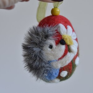 Easter Decoration Easter Egg Hedgehog and Daisy, Handmade Felt Art ...