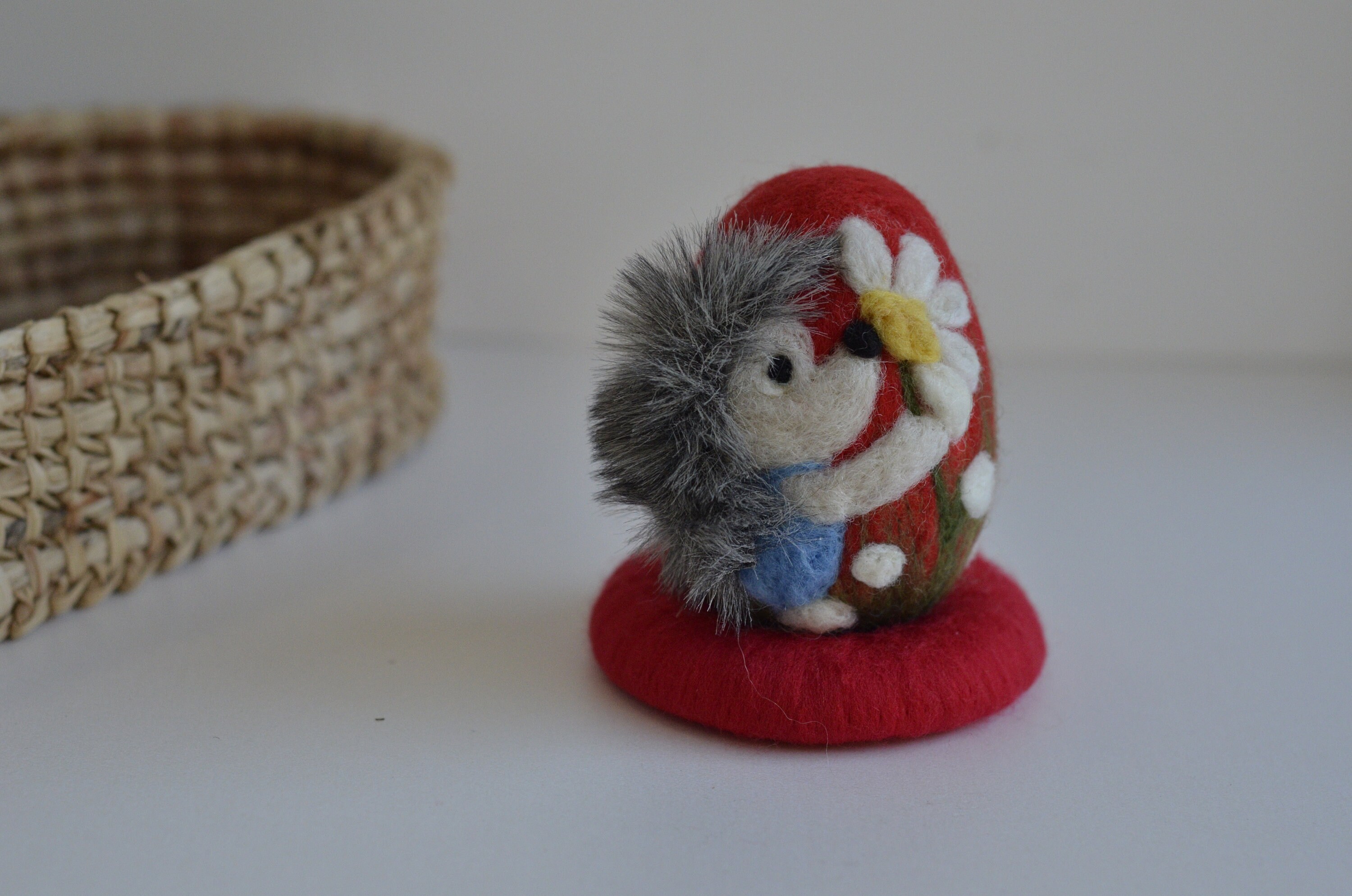 Easter decoration easter egg hedgehog and daisy handmade felt | Etsy