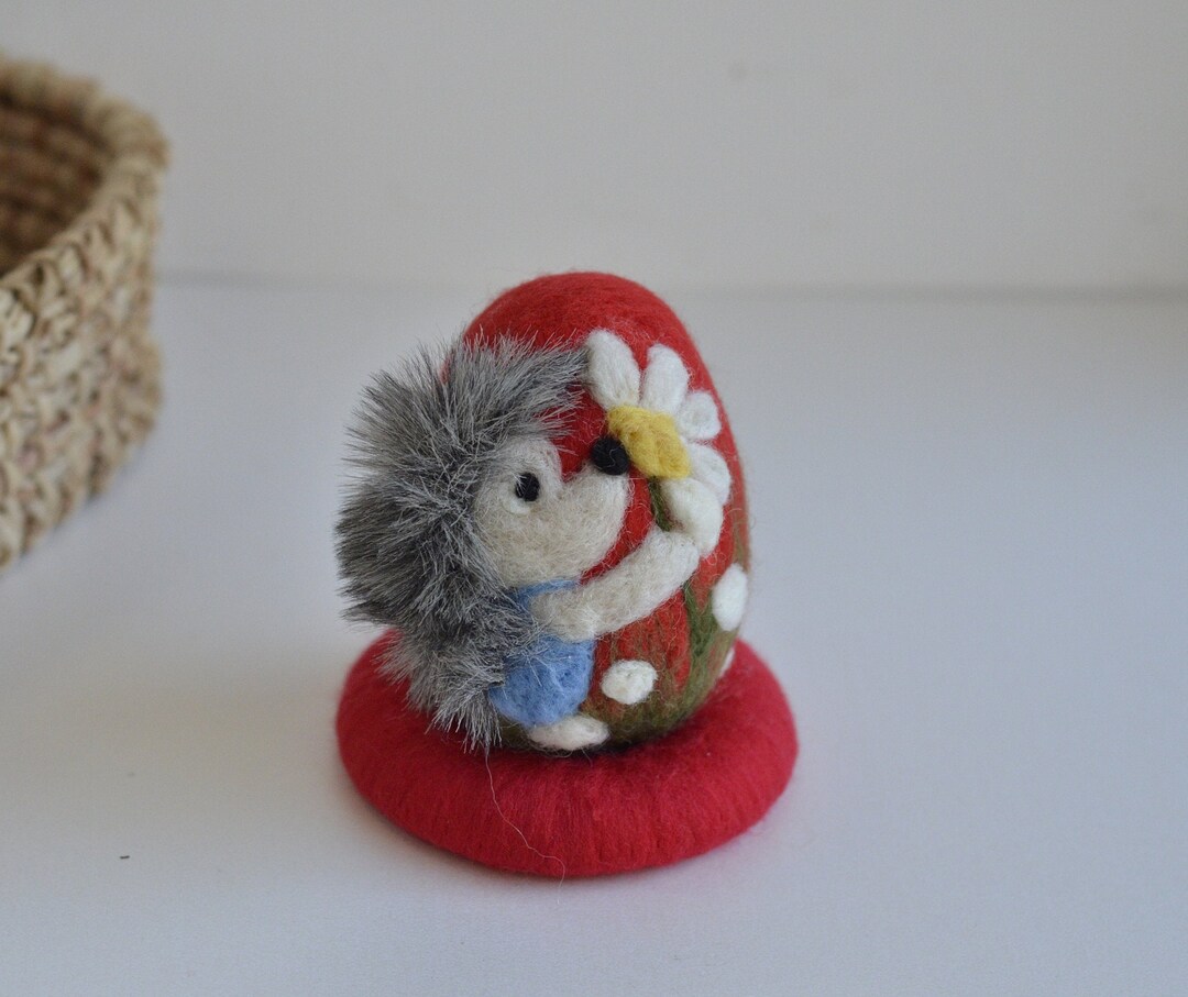 Easter Decoration Easter Egg Hedgehog and Daisy, Handmade Felt Art ...