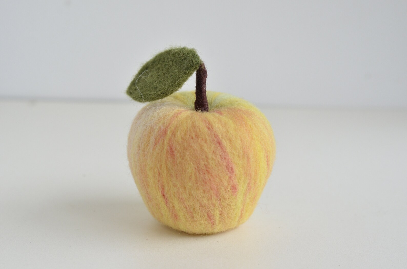One or Set Needle Felt Apple in Different Collors With Leaf in Life ...