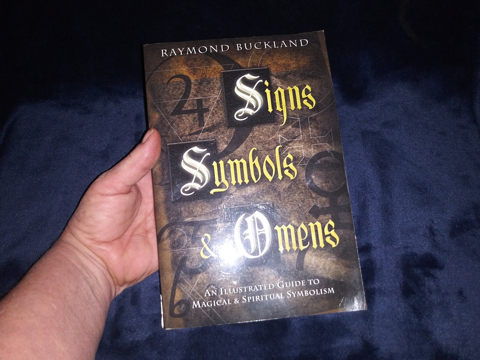 Signs Symbols and Omens an Illustrated Guide to Magical & Spiritual ...