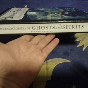 A History Of Ghosts, Spirits And The Supernatural : DK