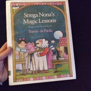 Strega Nona's Magic Lessons by Tomie De Paola~ Vintage 1982-soft Cover ...