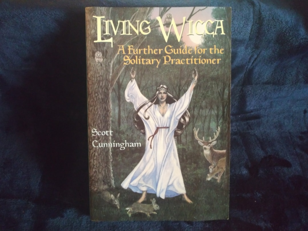 Highly Recommend~ Living Wicca A Further Guide for the Solitary ...