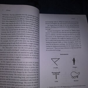 Signs Symbols and Omens an Illustrated Guide to Magical & Spiritual ...