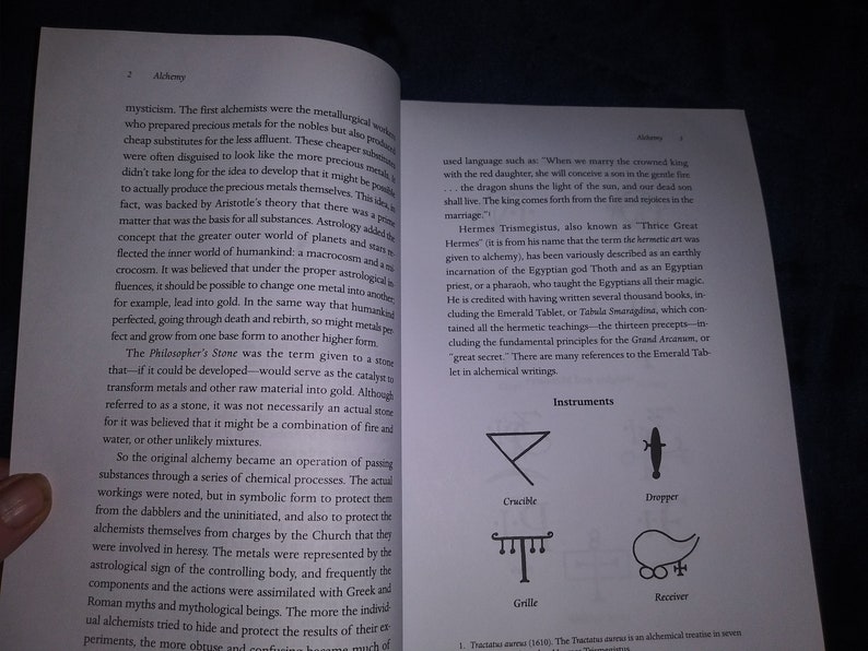 Signs Symbols and Omens an Illustrated Guide to Magical & Spiritual ...