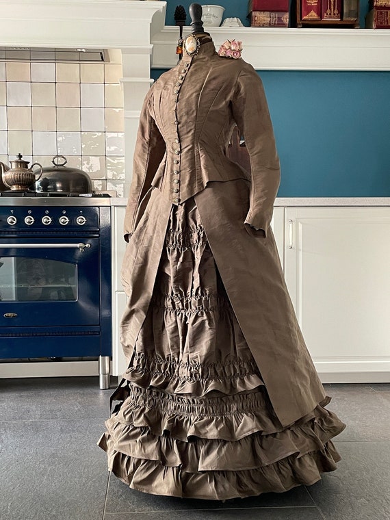 Antique Victorian 1880s Bustle Dress Basque Silk 3-pc… - Gem