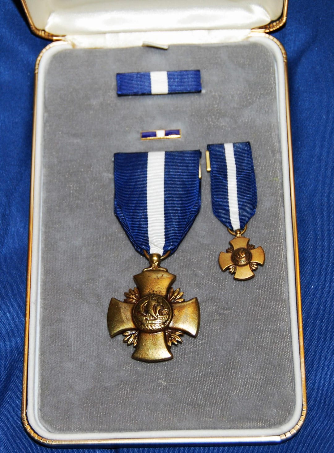 US Navy Cross Medal and Features a Crimp Brooch 4 Piece Set With ...