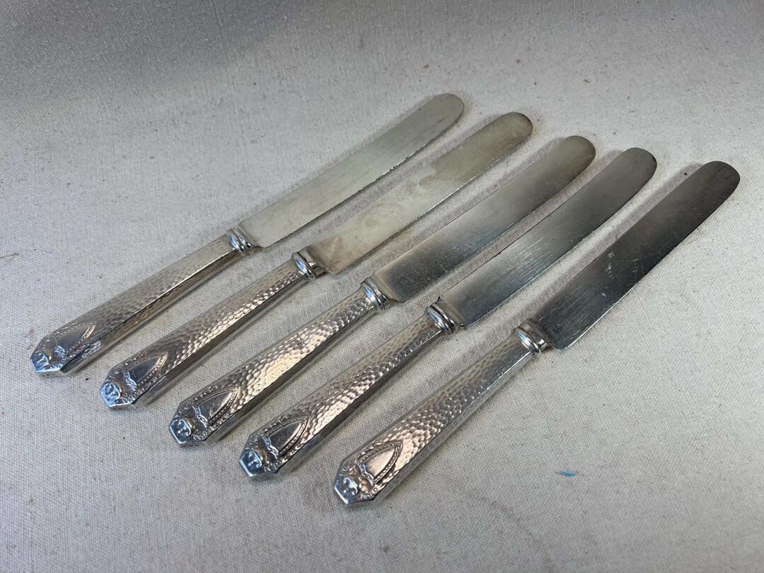 Five (5) Antique Rogers 1847 Silverplate Dinner Knives Heraldic Shield ...