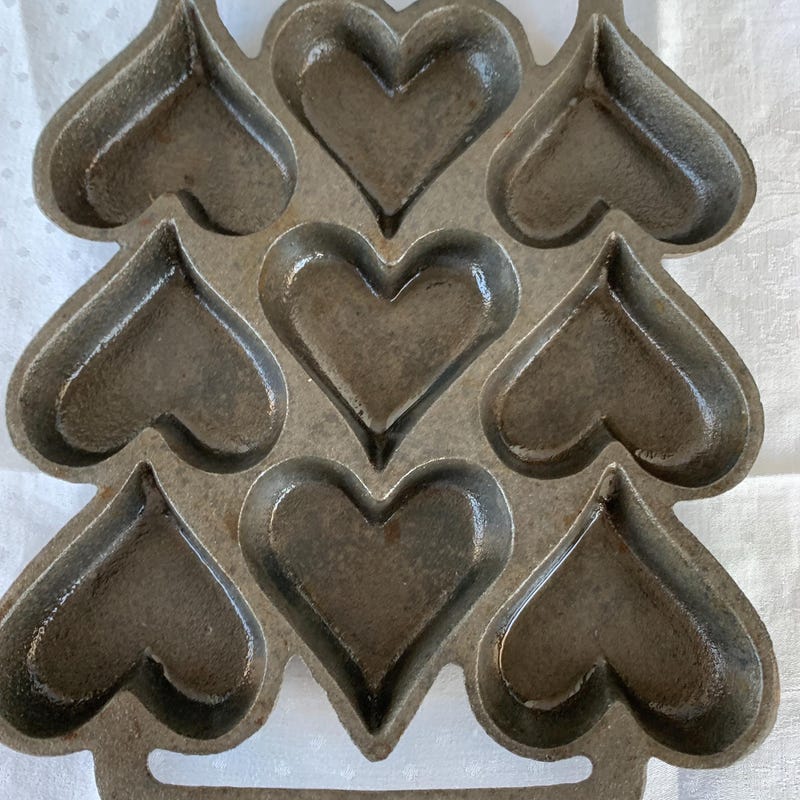 Cast Iron Hearts Pan - Etsy