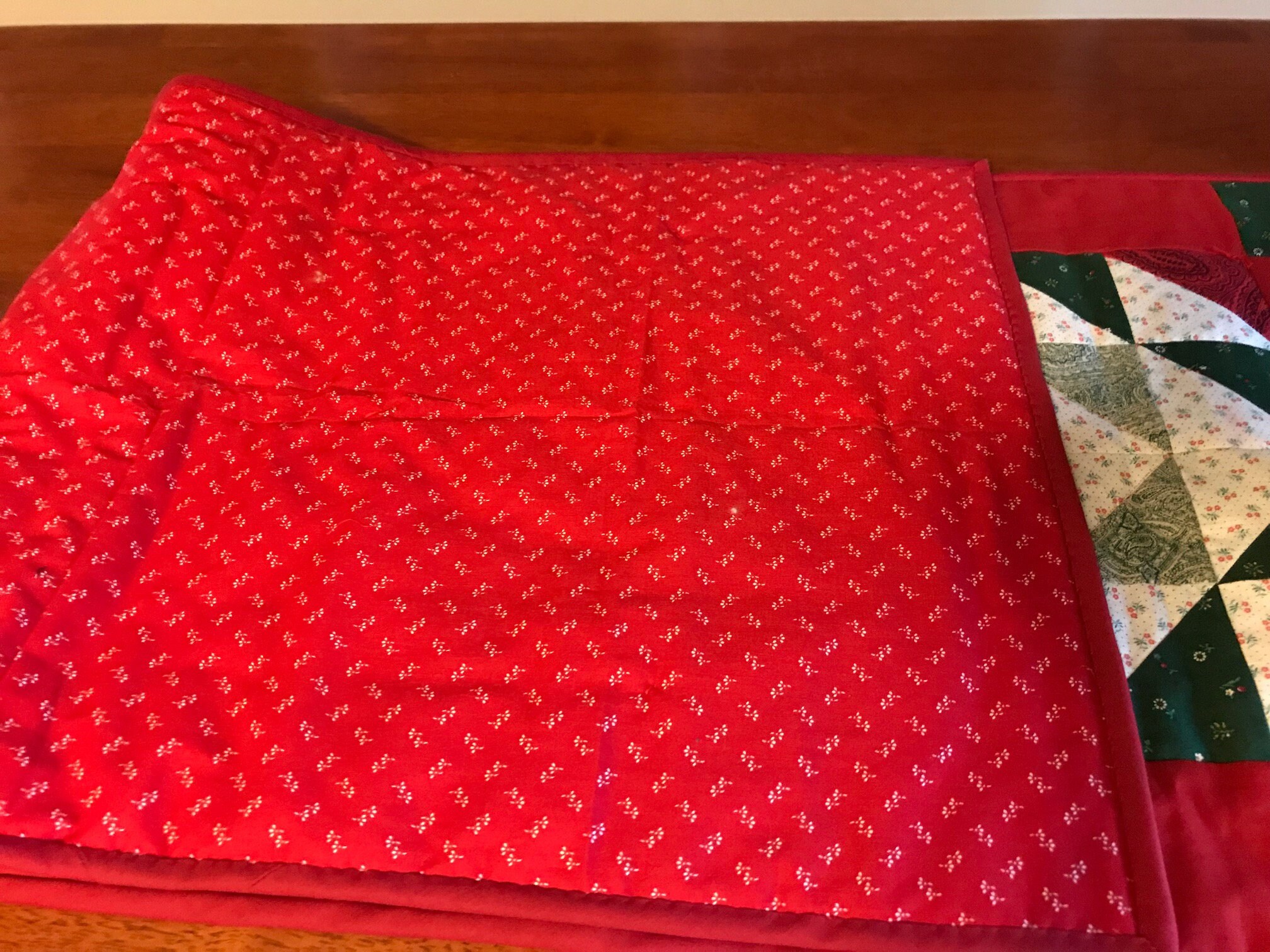 Red and Green Pieced Table Runner - Etsy UK