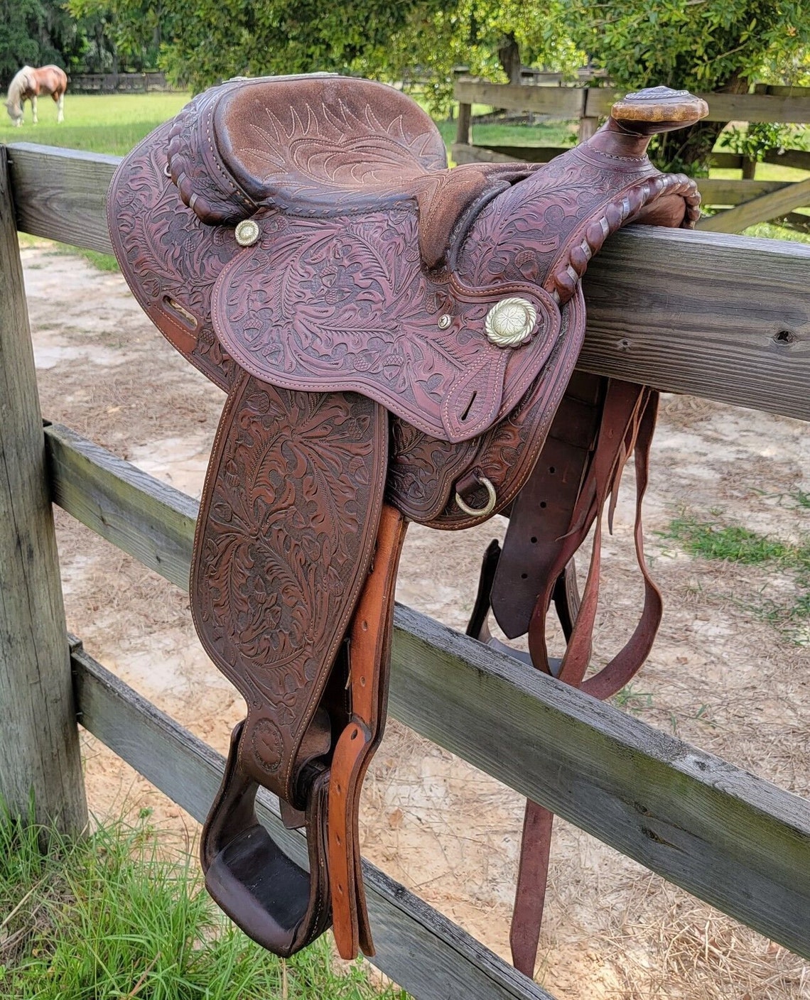 Collectible VINTAGE Billy Royal Beautifully Tooled Acorn Leather Round ...