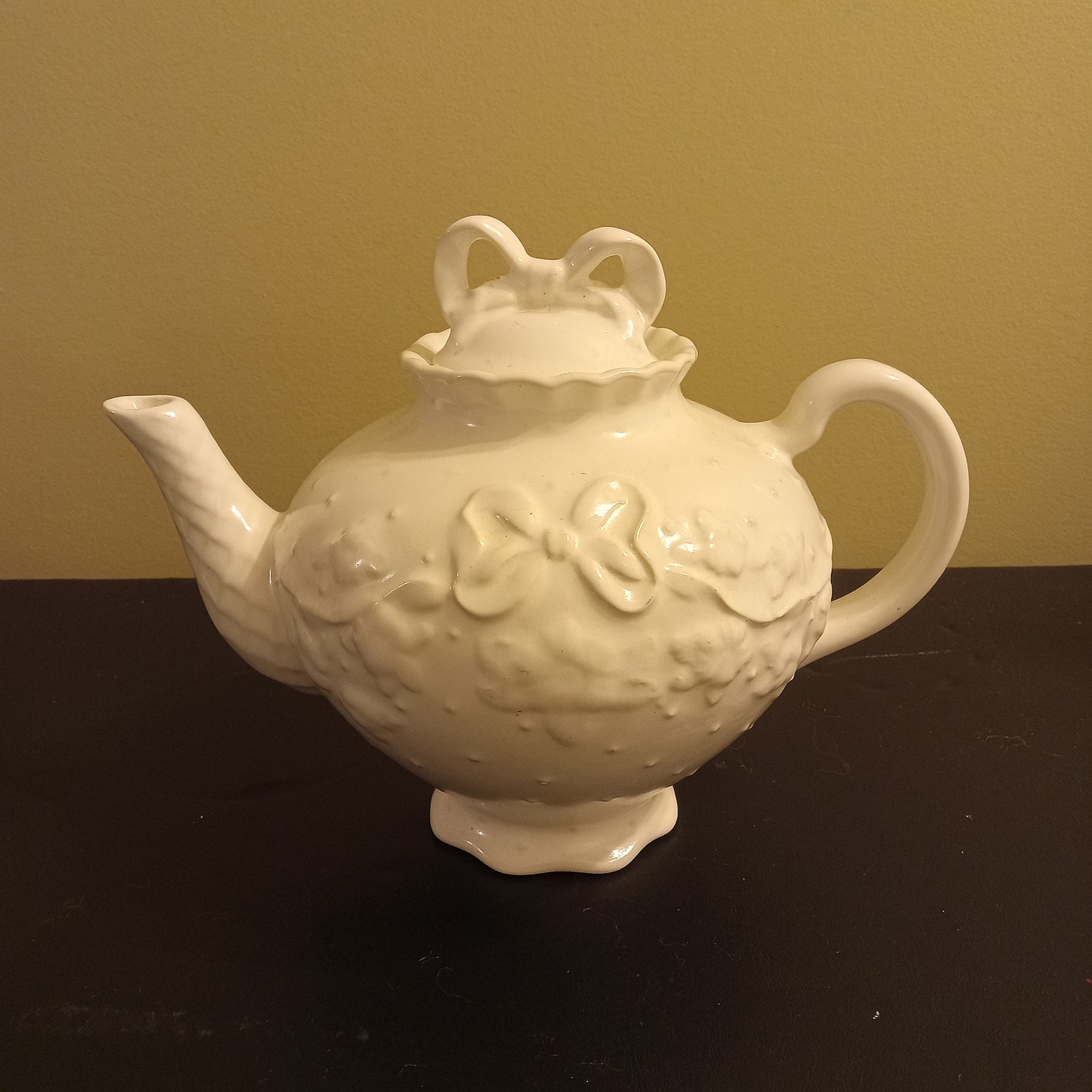 Vintage Lynn Hollyn Porta Molde Portugal White Embossed Teapothite - Etsy