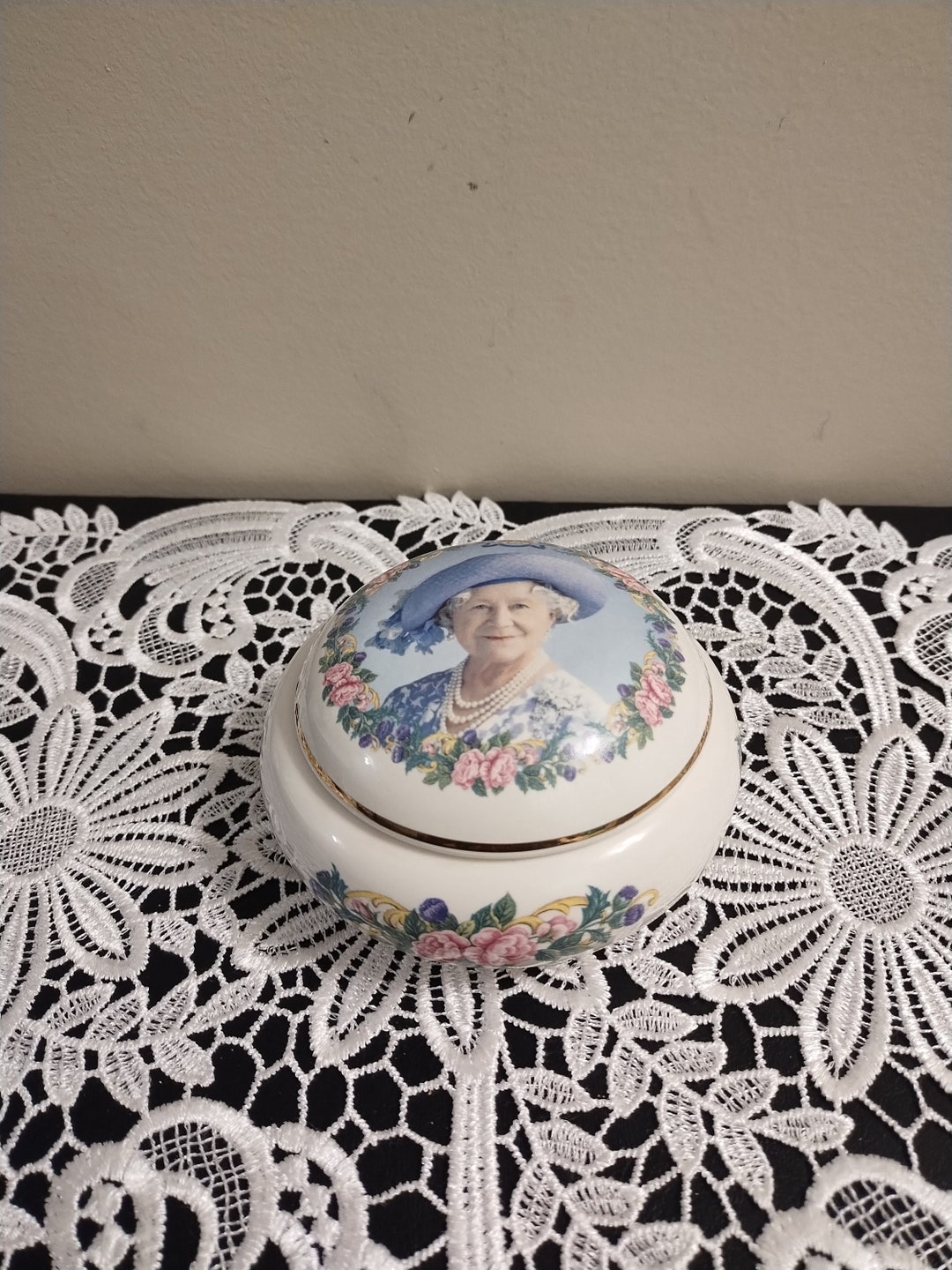 Queen Elizabeth Commemorative Ceramic Trinket Box - Etsy