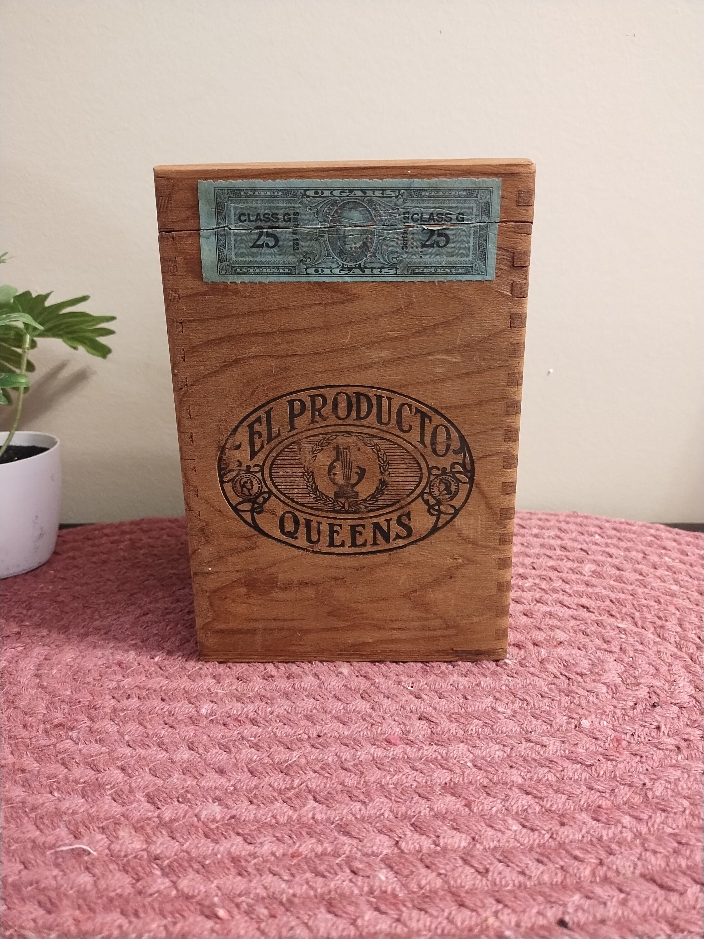 El Producto Queens Upright Wood Cigar Box - Etsy