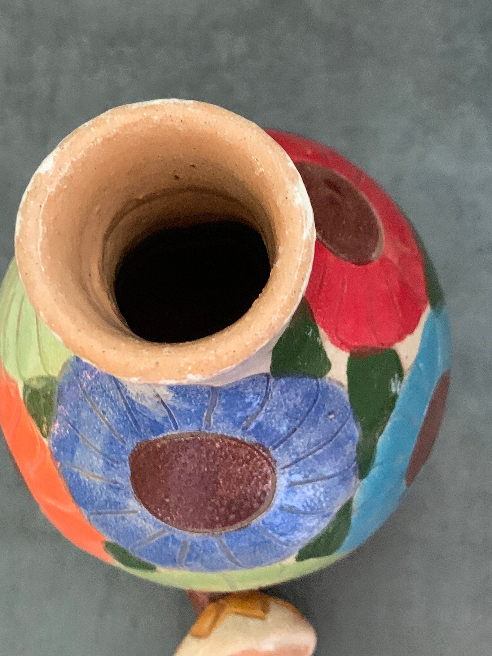 Botella de cerámica zapoteca con tapón: barro rojo pintado con motivos ...