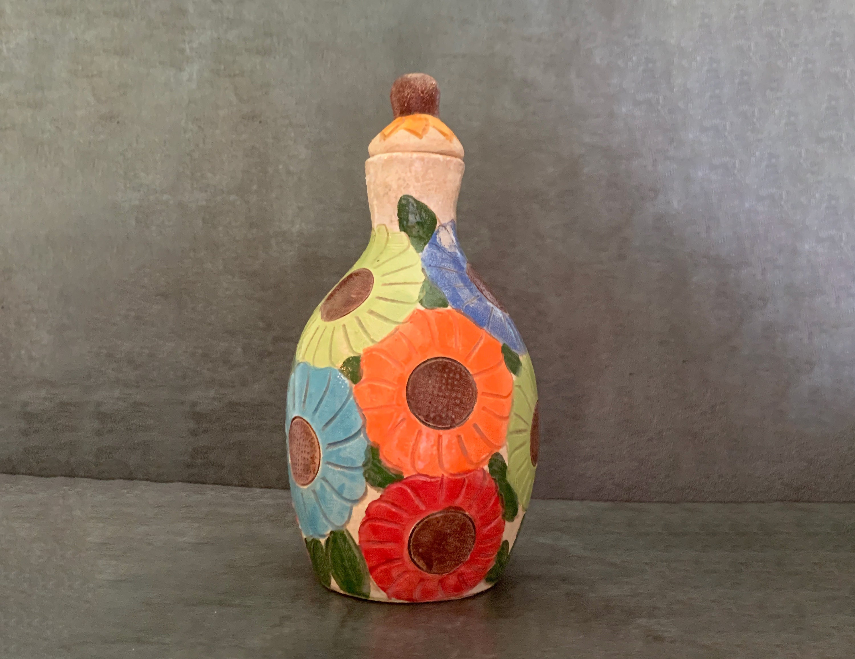 Botella de cerámica zapoteca con tapón: barro rojo pintado con motivos ...