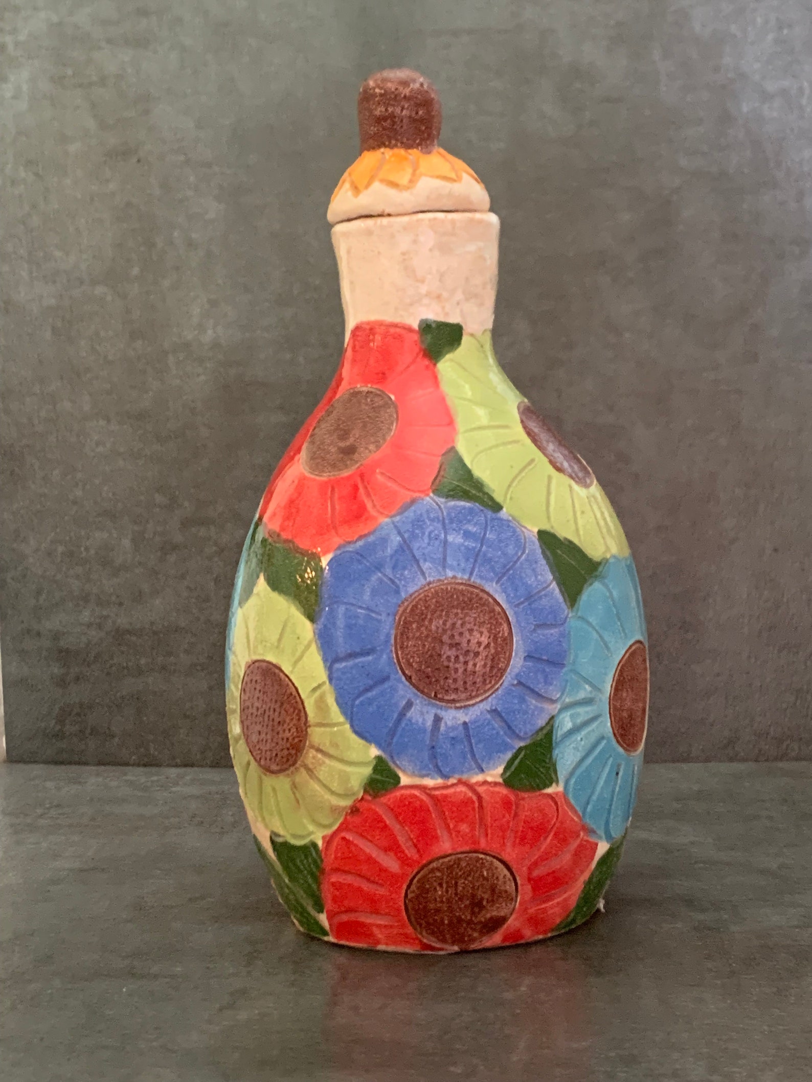 Botella de cerámica zapoteca con tapón: barro rojo pintado con motivos ...