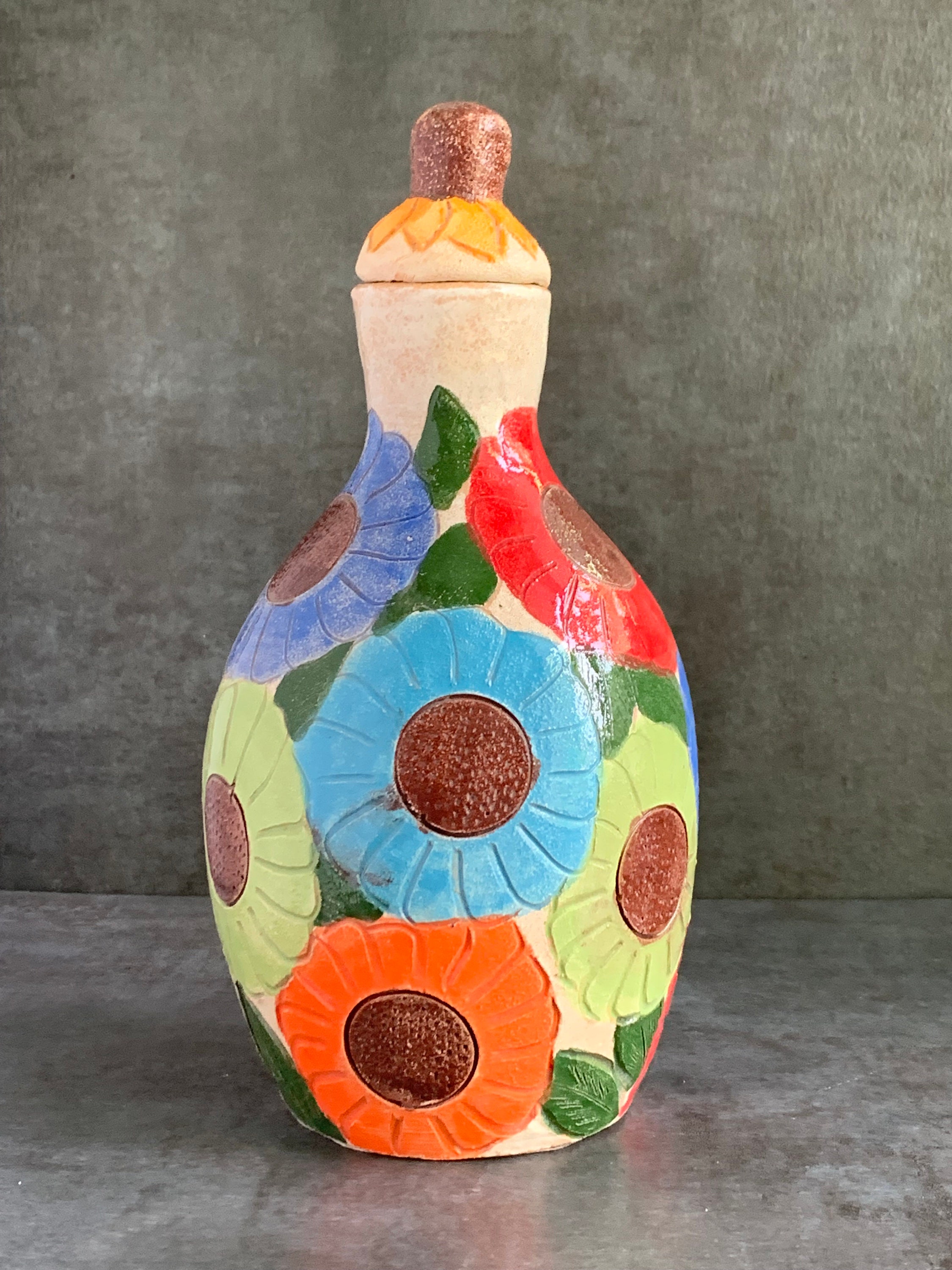 Botella de cerámica zapoteca con tapón: barro rojo pintado con motivos ...