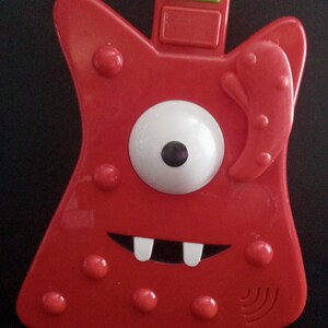 Yo Gabba Gabba! Muno's Groovin Guitar Musical Electronic Activity Play ...