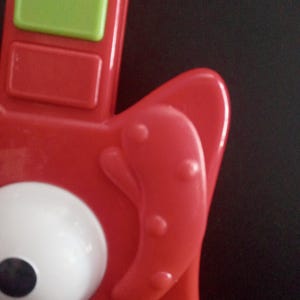 Yo Gabba Gabba! Muno's Groovin Guitar Musical Electronic Activity Play ...