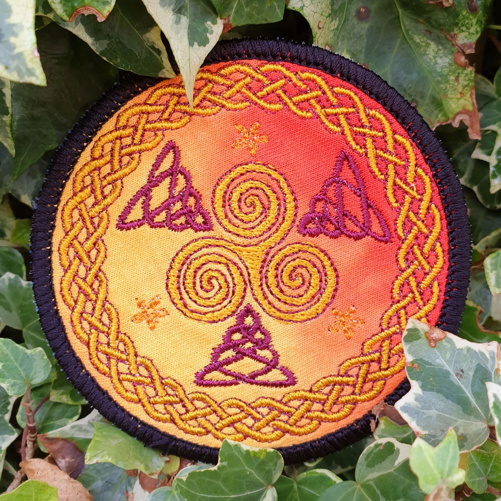 Celtic Triskelion Round Embroidered Sew/iron-on Patch - New Grange ...