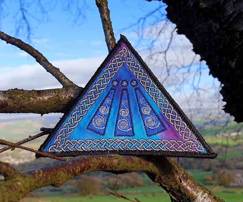 Druid Awen Triangle Embroidered Sew/iron-on Patch Choice of Bardic Blue ...