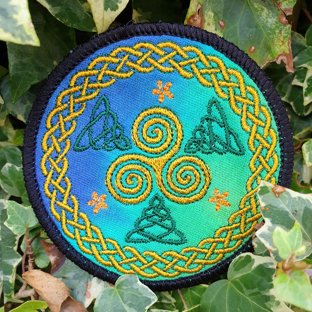 Celtic Triskelion Round Embroidered Sew/iron-on Patch - New Grange ...