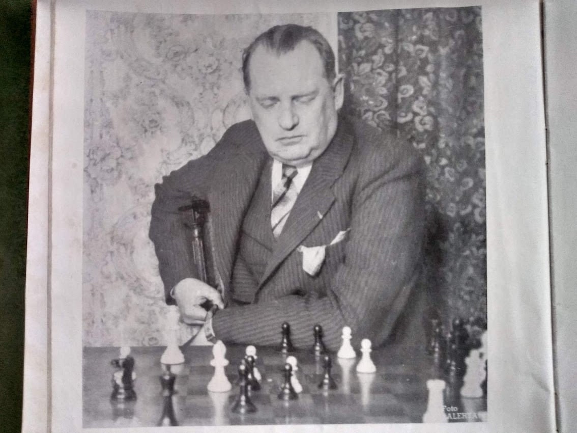 1939 Chess Set - Etsy