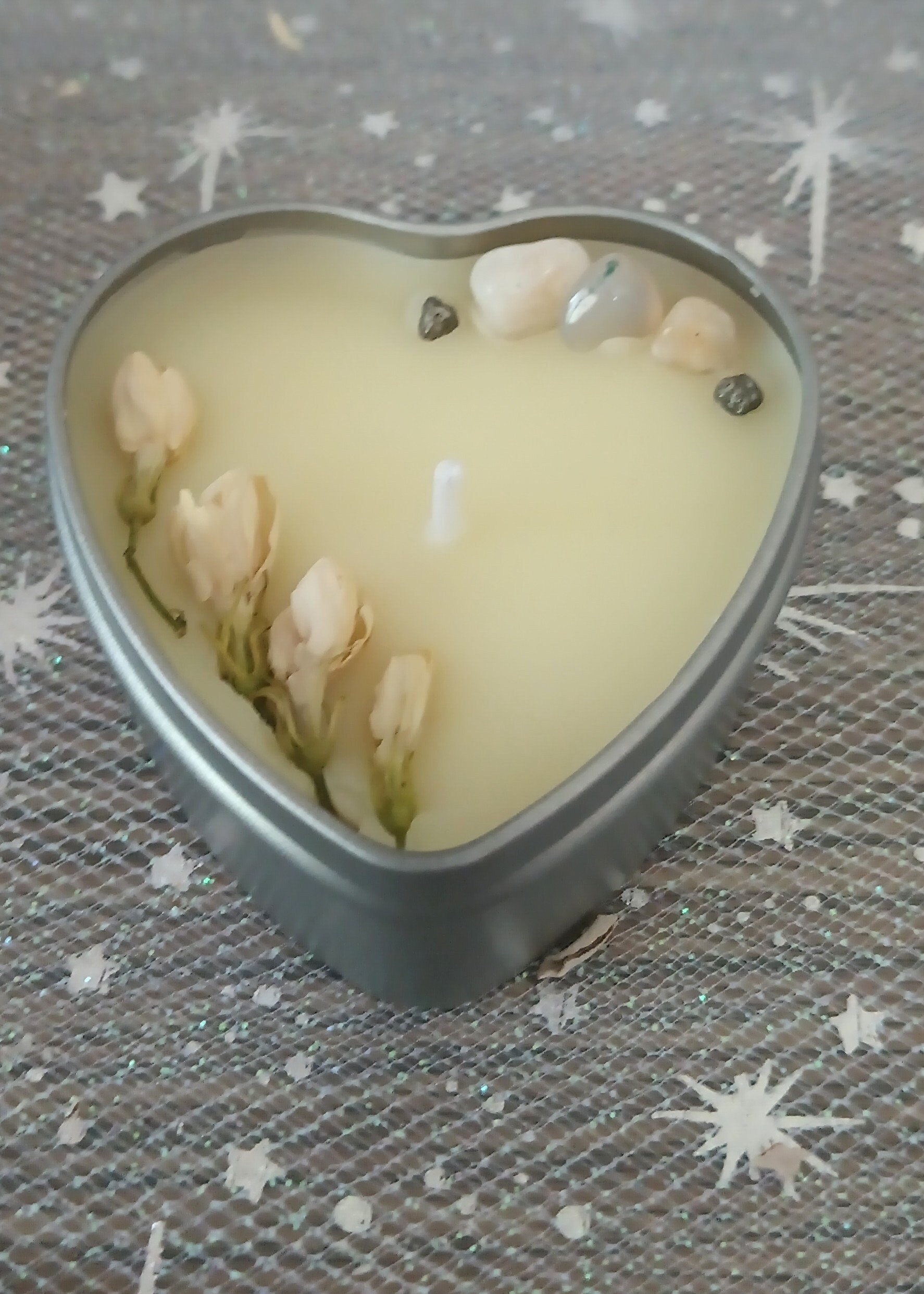 Heart Shaped Scented Candle With Crystals & Flowers 2oz Metal Tin ...
