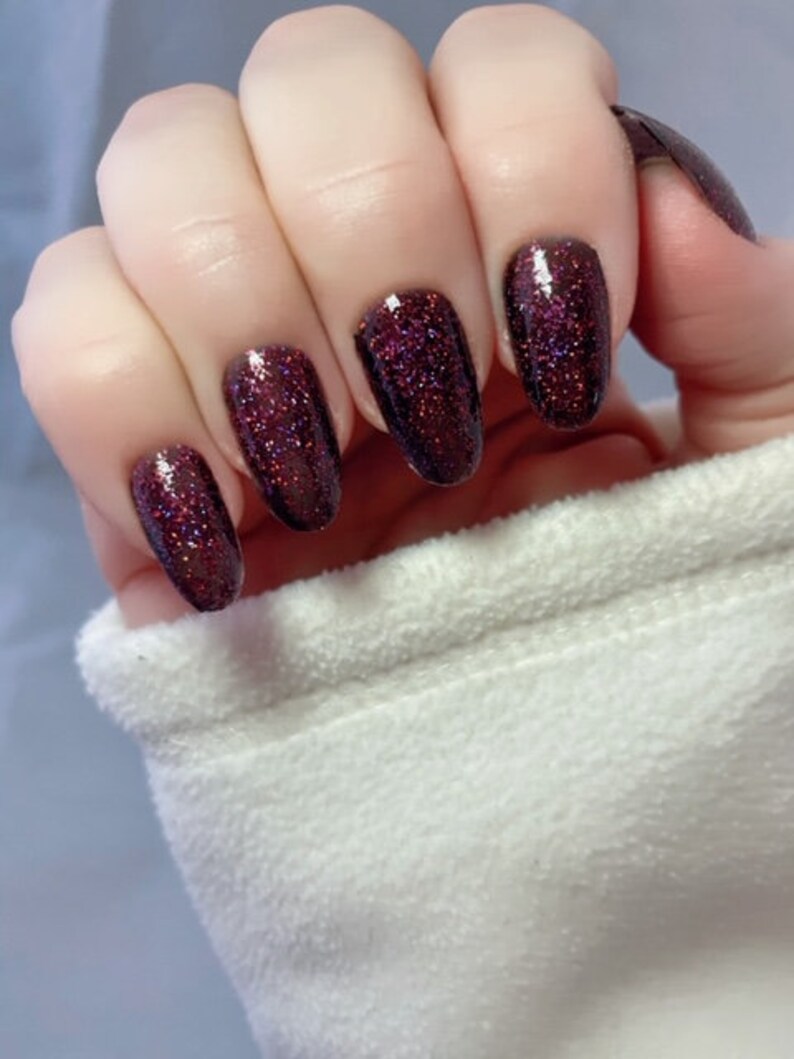 Cabernet Sparkle: Dark Red Glitter Nail Polish Holographic - Etsy Italia