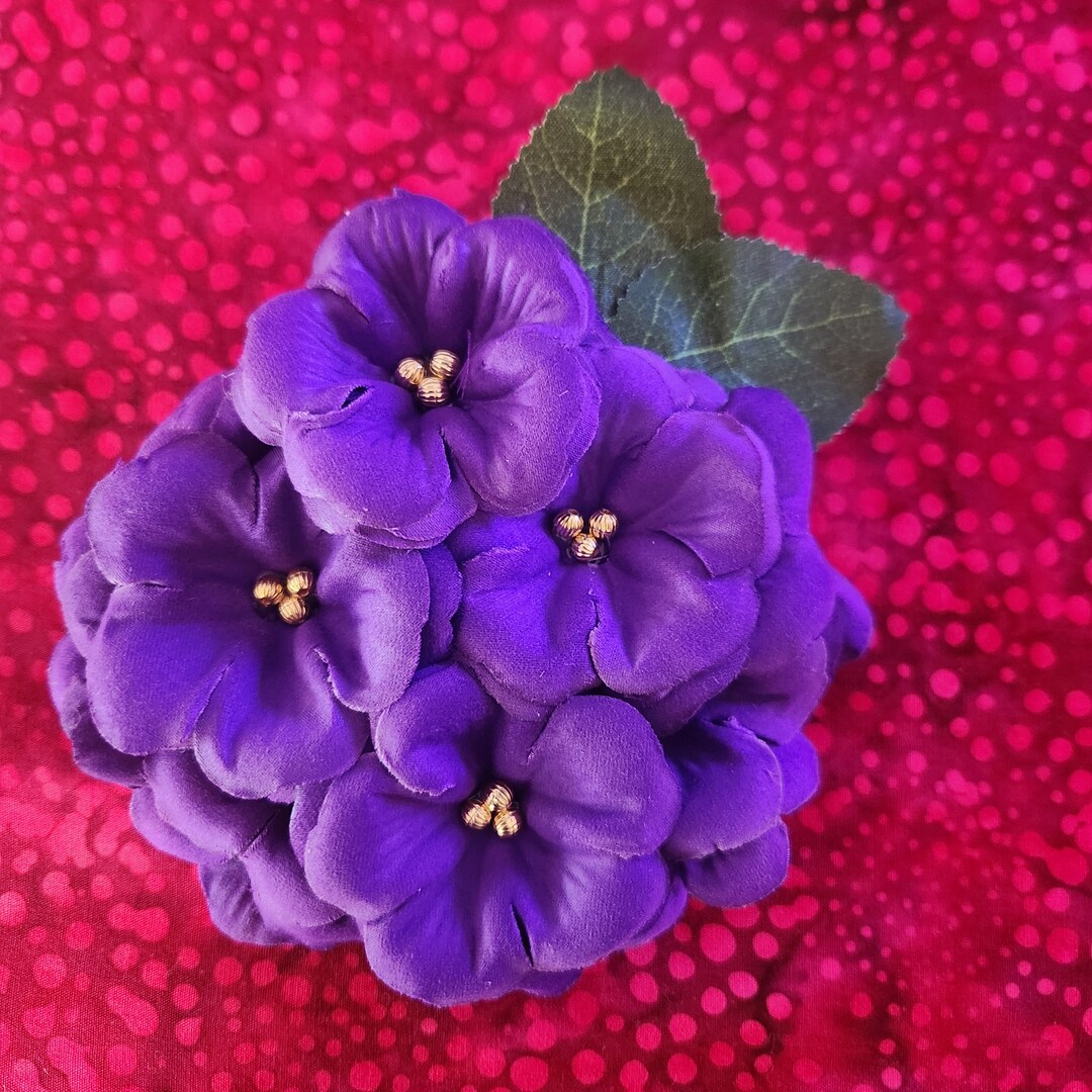 The Purple Violet Cluster Inspired by the African Violet Flower ...