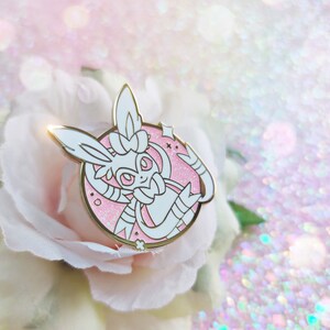 Sylveon | Enamel Pin - Etsy